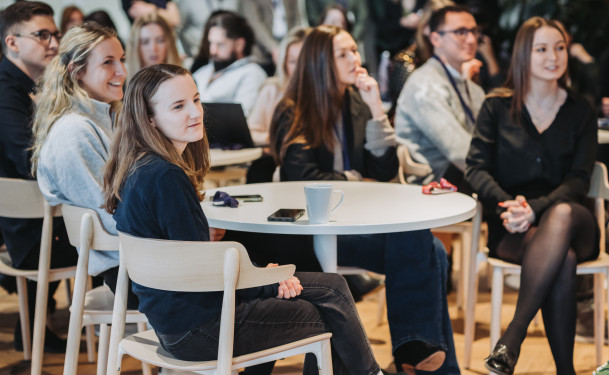 London - Hanover Communications